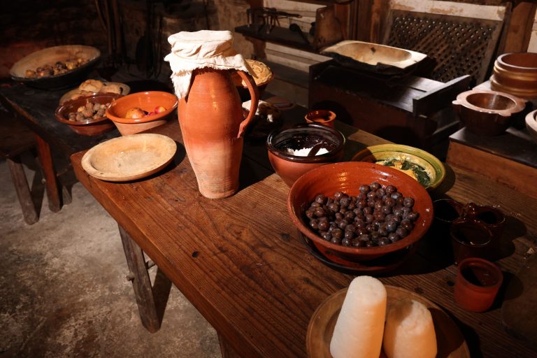Keeping a Good Table: Food in the 16th Century